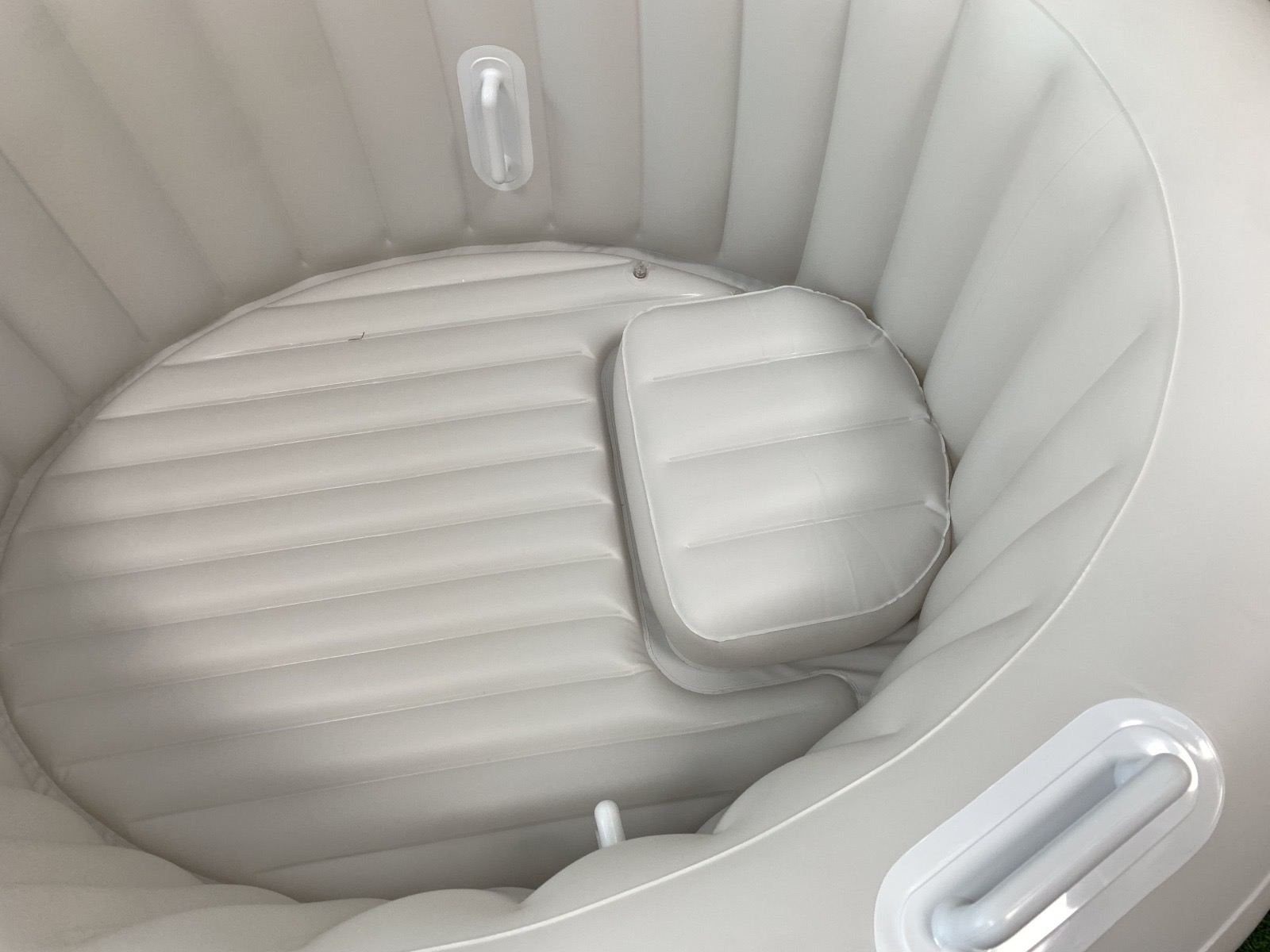 New! Modern White Labor and Birth Tub Rental In DFW - Voices of Eve